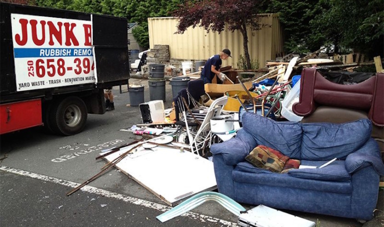 7 Benefits of Using a Junk Removal Service for Homeowners